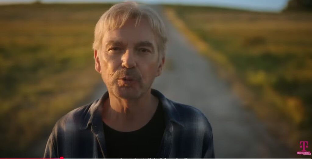 Acting Magazine Who is the actor in the T-Mobile commercial? Billy Bob ...